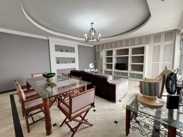 Apartamento à venda no Boqueirão em Santos