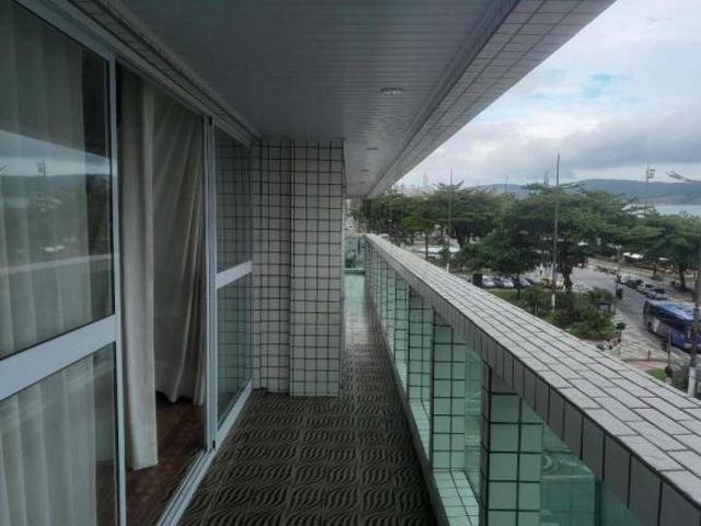 Apartamento à venda no Boqueirão em Santos