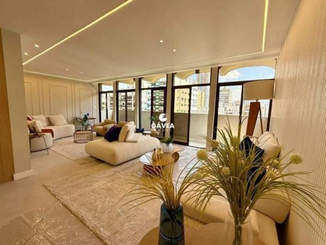 Apartamento à venda no Boqueirão em Santos