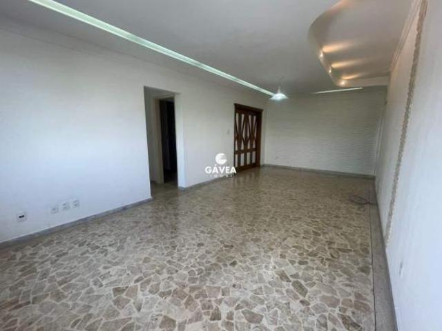Apartamento à venda no Boqueirão em Santos