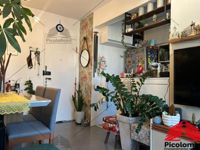 Apartamento à venda no Brás, 57 Metros, 2 quartos, sala 2 ambientes com sacada, 1 banheiro, 1 vaga