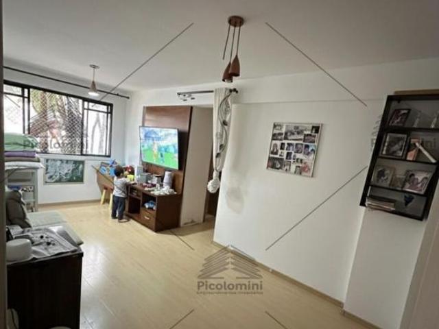 Apartamento à venda no Brás, com 2 quartos, sala 2 ambientes, cozinha planejada com geladeira e fogã