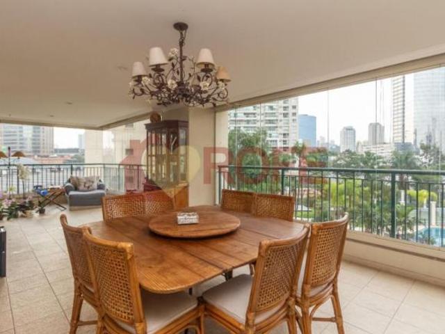 Apartamento à Venda no Brooklin Alto Padrão Próximo ao Shopping Morumbi 205m², 4 suítes, 4 vagas