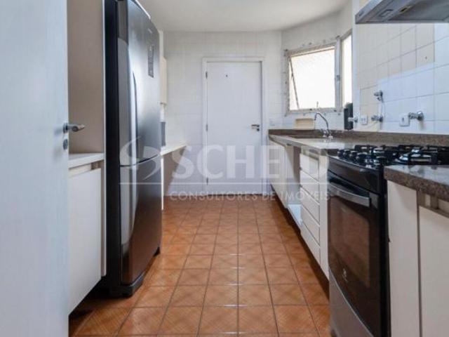 Apartamento á Venda no Brooklin com 150m², 3 quartos sendo 1 suíte, 1 vaga