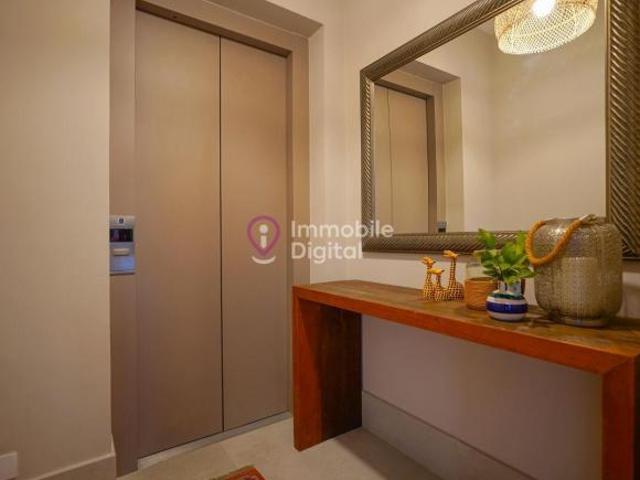 Apartamento à Venda no Brooklin com 178m2 3 suties e 3 vagas totalmente reformado