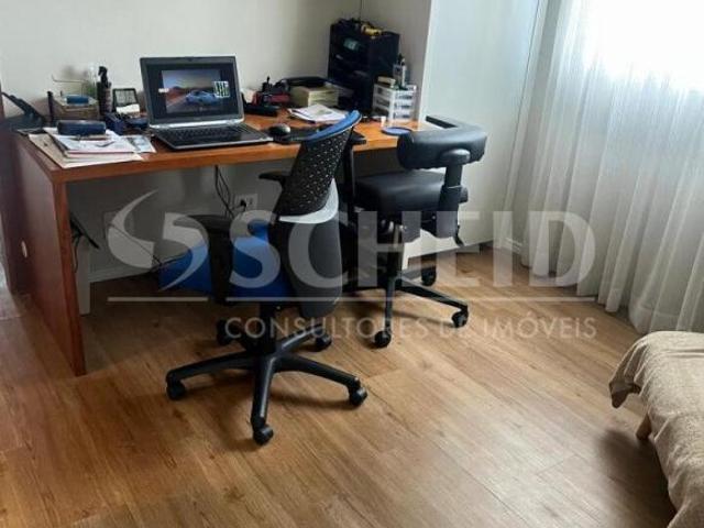 Apartamento á Venda no Brooklin com 180m², 3 quartos sendo 1 suíte, 2 vagas