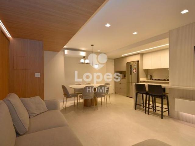 Apartamento à venda no Cabral | 2 Quartos 1 Suíte com Closet | Varanda Gourmet