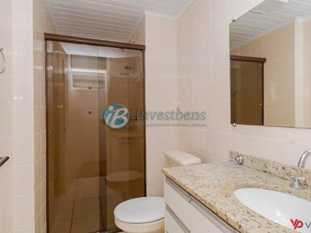 Apartamento à Venda no Cabral – 3 dorm / 2 vgs