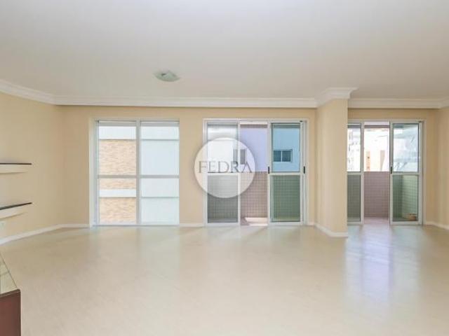 Apartamento à venda no Cabral, 3 quartos, 2 vagas