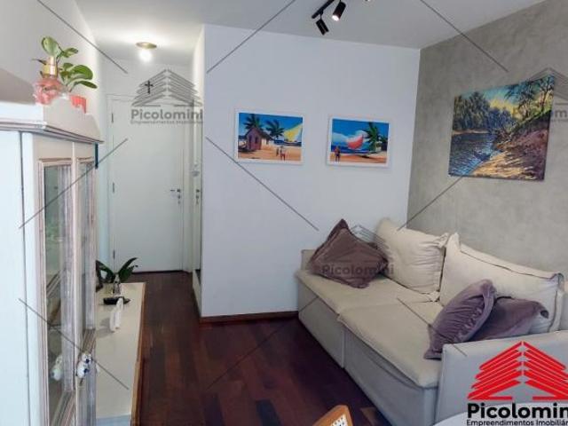 Apartamento à venda no Cambuci, Com 61 Metros, 3 quartos, 1 suíte, sacada, 2 banheiros, 2 vagas, pis
