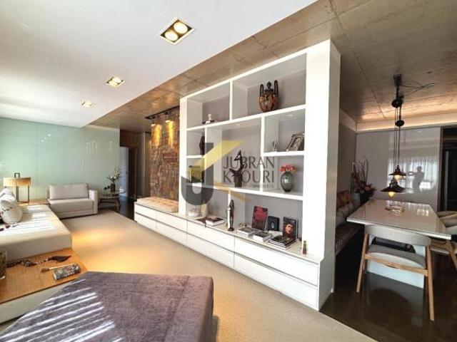 Apartamento à venda no Cambuí Campinas, com 2 suítes, lazer comum e 4 vagas de garagem com depósit