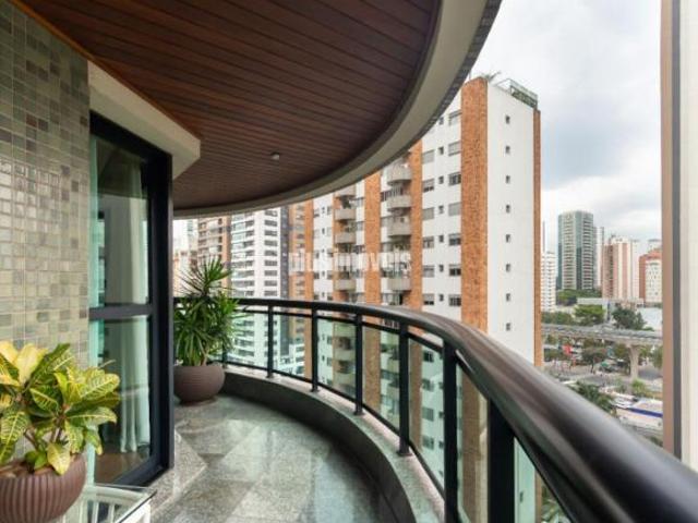 Apartamento à Venda no Campo Belo ? 160m², 4 dormitórios, 3 suítes, próximo à estação de metrô