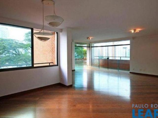 Apartamento à venda no Campo Belo