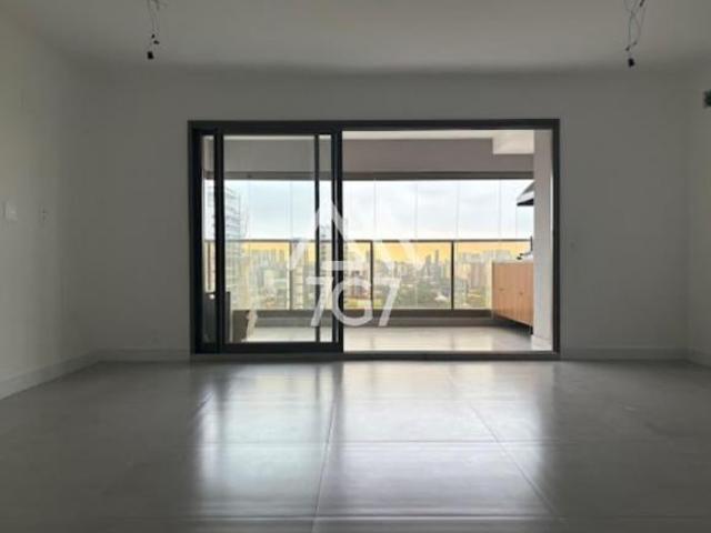 APARTAMENTO À VENDA NO CAMPO BELO