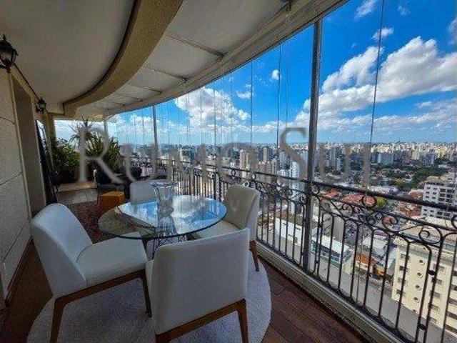 Apartamento à venda no Campo Belo