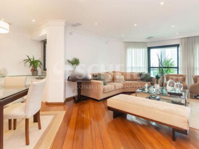 Apartamento á Venda no Campo Belo com 160m², 3 quartos sendo 3 suítes, 3 vagas