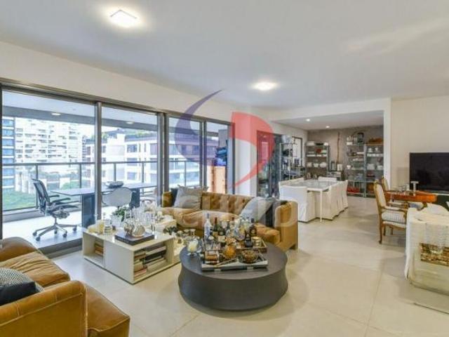 Apartamento á Venda no Campo Belo com 186m², 3 quartos sendo 3 suítes, 3 vagas