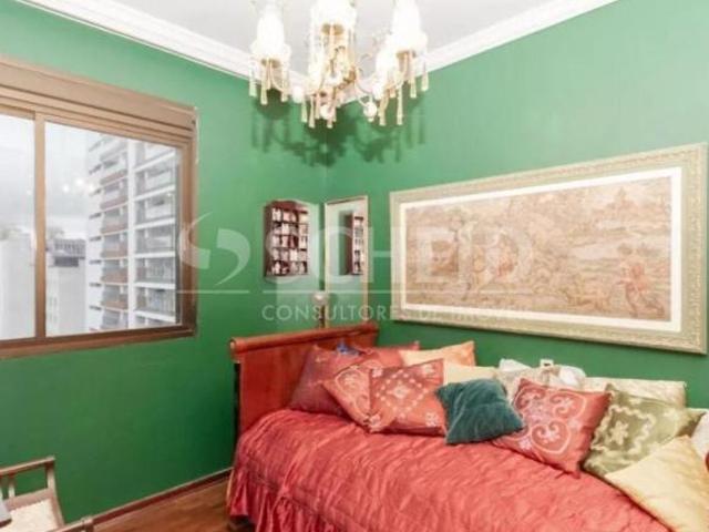 Apartamento á Venda no Campo Belo com 252m², 4 quartos sendo 2 suítes, 4 vagas