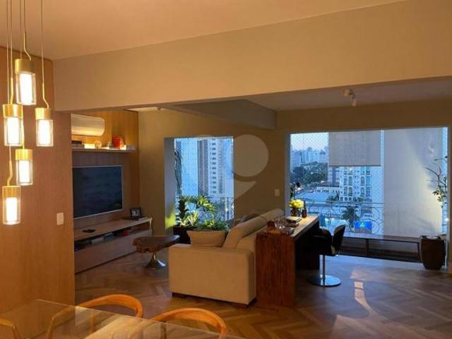 Apartamento a venda no Campo Belo com 200 m² 3 suítes 3 vagas