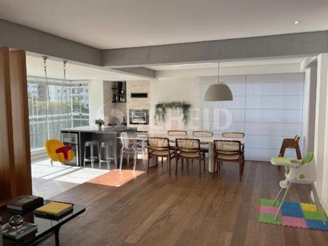 Apartamento a venda no Campo Belo com 220m²