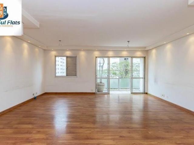 Apartamento à Venda No Campo Belo Com 2 Dormitórios Sendo 1 Suíte e 2 Vagas Varanda