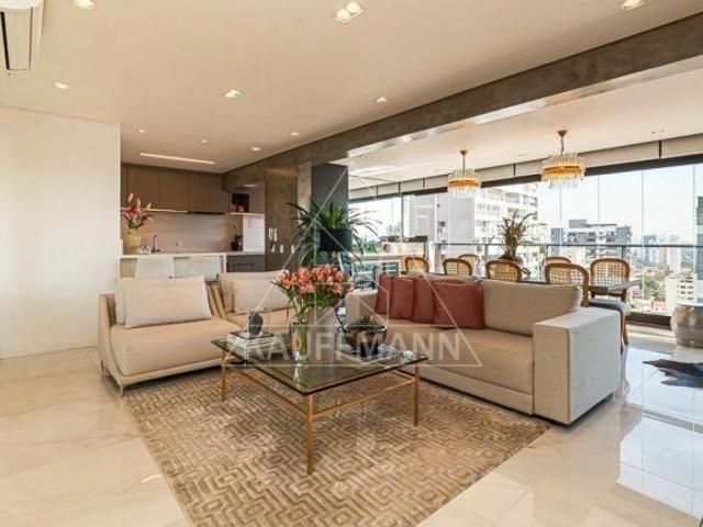 Apartamento à Venda no Campo Belo com 2 Suítes, 3 Vagas e 101m² A.U