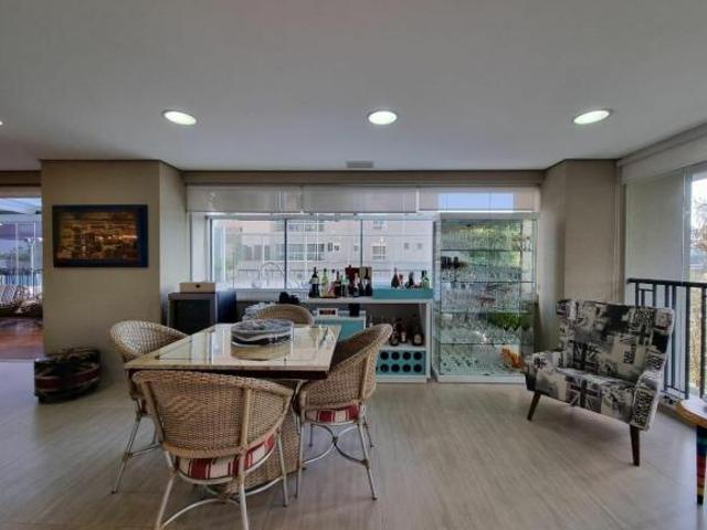 Apartamento á venda no Campo Belo, com 4 suítes e 4 vagas