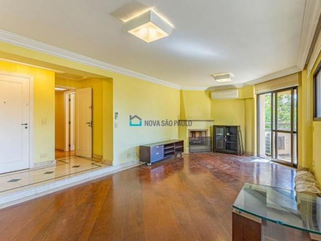 Apartamento à venda no Campo Belo com 4 Suítes e 4 Vagas
