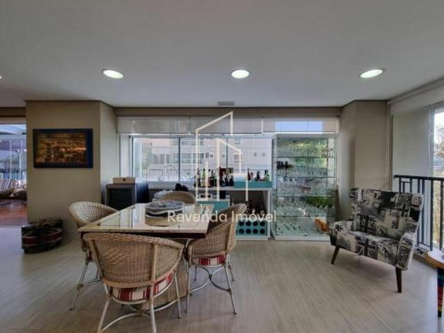 Apartamento á venda no Campo Belo, com 4 suítes e 4 vagas