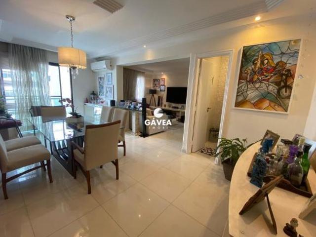 Apartamento à venda no Campo Grande em Santos