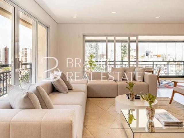 Apartamento á venda no Celebration Itaim, 273m², 4 suítes, 5 vagas. Andar alto