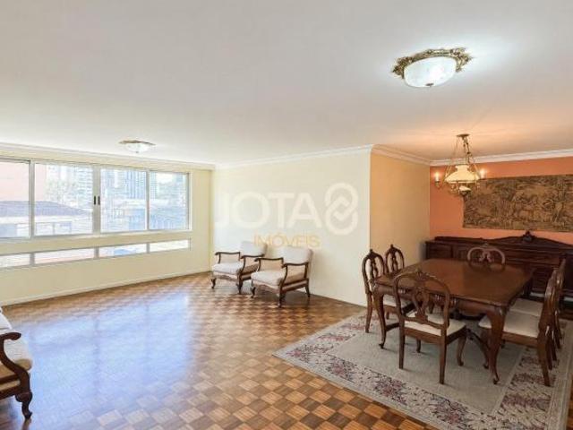 Apartamento à venda no Centro
