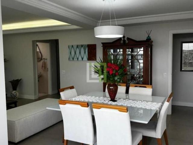 Apartamento à venda no Centro