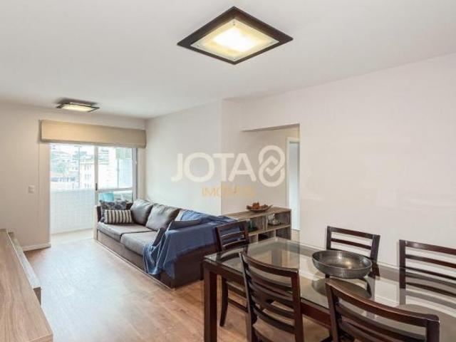 Apartamento à venda no Centro Cívico