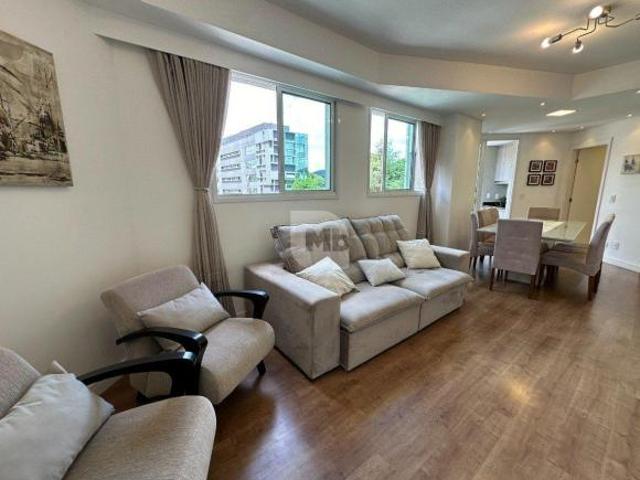 Apartamento à venda no Centro Cívico
