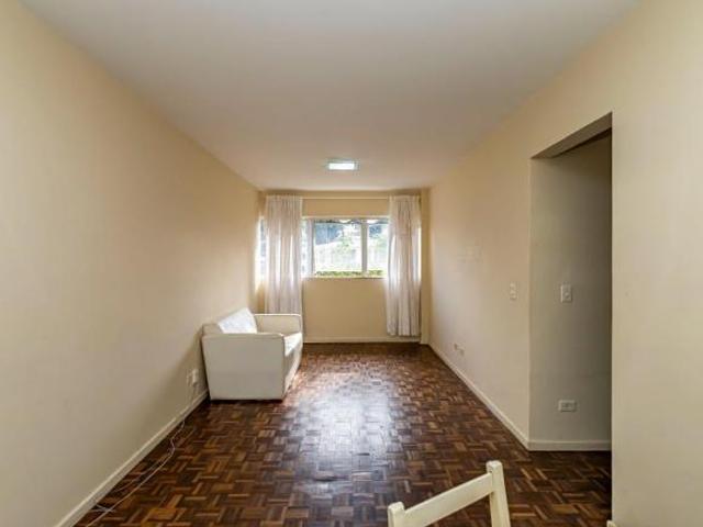 Apartamento à venda no Centro Cívico, Curitiba PR: 2 quartos, 2 salas, 76,85 m² de área. Venha confe
