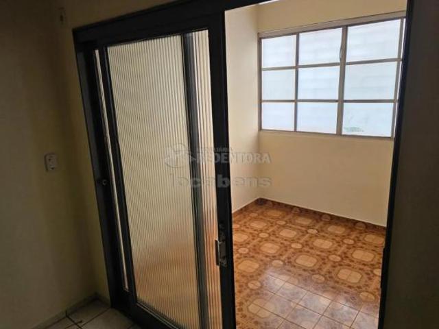Apartamento à Venda no Centro com 02 Dormitórios