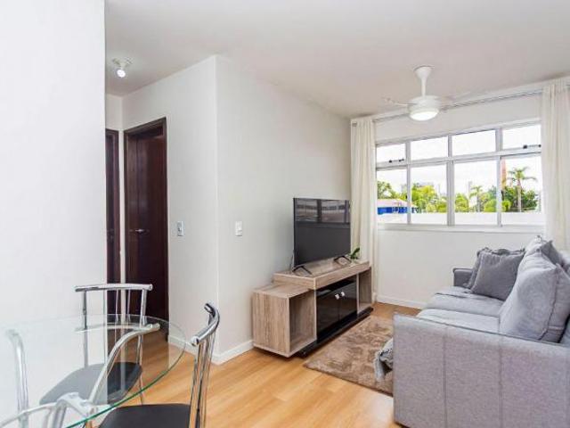 Apartamento à Venda no Centro de Curitiba | 2 Quartos | Vaga Coberta