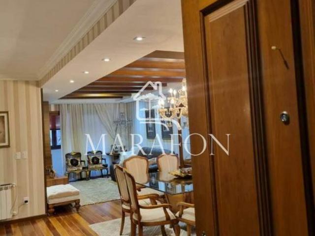 APARTAMENTO À VENDA NO CENTRO DE GRAMADO COM TRÊS SUÍTES!