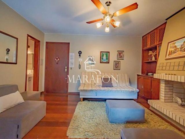 APARTAMENTO À VENDA NO CENTRO DE GRAMADO COM UMA SUÍTE!