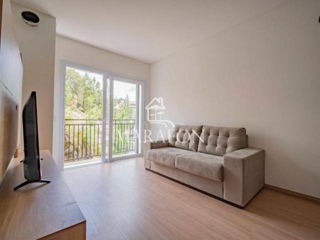 APARTAMENTO À VENDA NO CENTRO DE GRAMADO COM UMA SUÍTE!