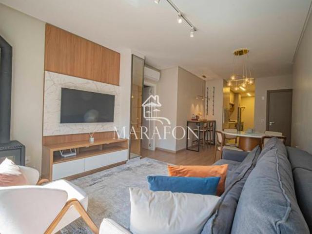 APARTAMENTO À VENDA NO CENTRO DE GRAMADO COM UMA SUÍTE!