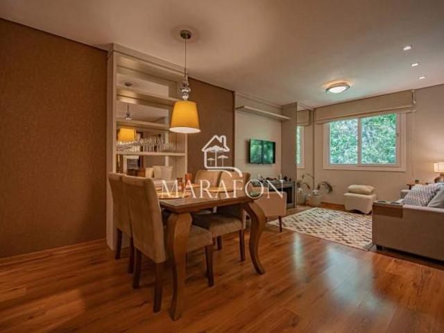 APARTAMENTO À VENDA NO CENTRO DE GRAMADO COM UMA SUÍTE!