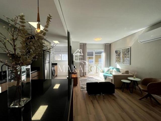 APARTAMENTO À VENDA NO CENTRO DE GRAMADO COM DUAS SUÍTES!