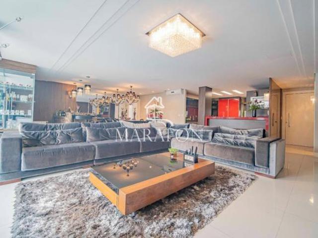 APARTAMENTO À VENDA NO CENTRO DE GRAMADO COM QUATRO SUÍTES!