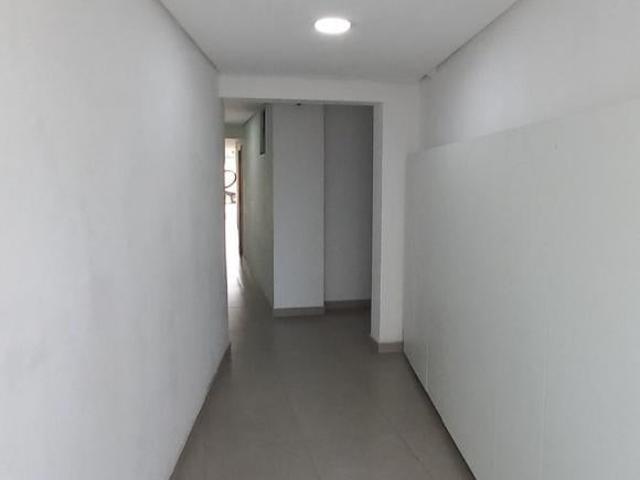 Apartamento à venda no Centro de Itajubá MG: 1 quarto 1 sala, 2 banheiros, 1 vaga de garagem 43 m²