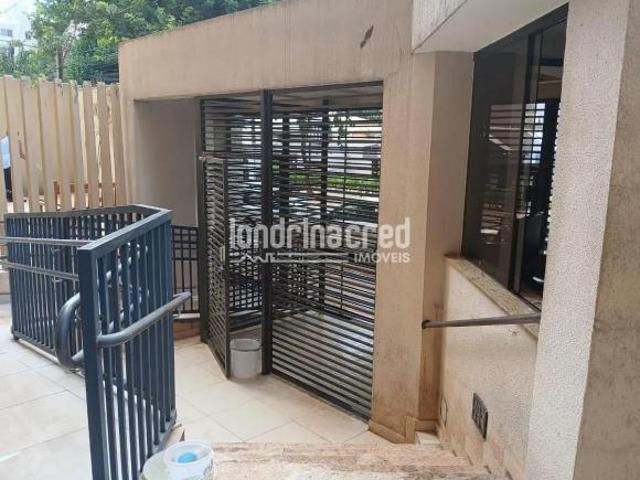 Apartamento à venda no Centro de Londrina com 3 suítes, 170 m² de área útil, 16º andar e excelente l