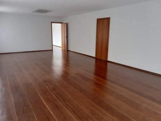 Apartamento à venda no Centro de Santo André 4 quartos, 3 vagas, frente