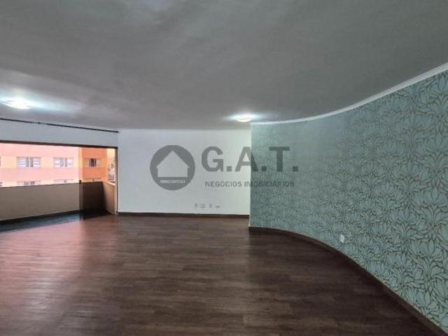 Apartamento à venda no Centro de Sorocaba SP: 3 quartos, 1 suíte, 3 banheiros, 1 vaga de garagem, 17