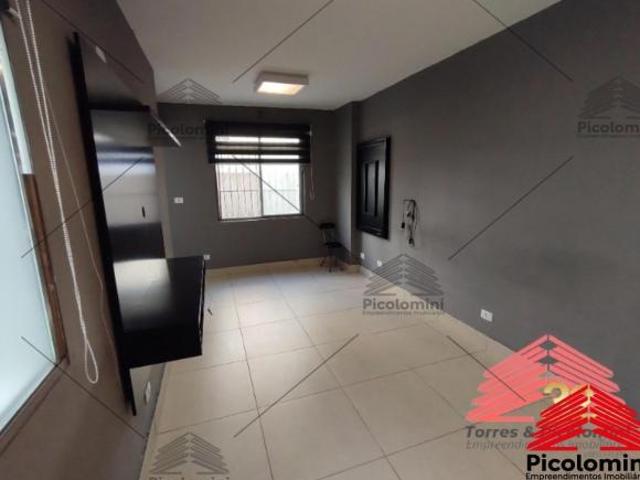 Apartamento à venda No Centro reformado com 1 quarto, sala com cozinha integrada, 1 banheiro, 26 met